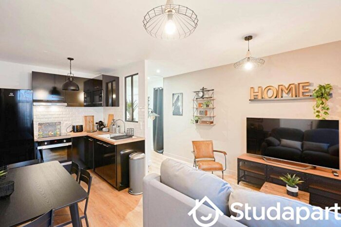 Centre Ville, Reims : Appartement 1 pièce à louer