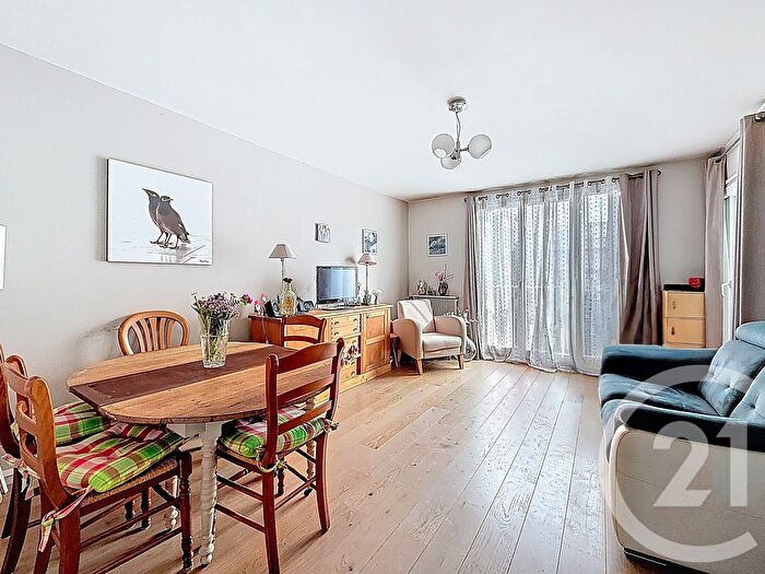 Appartement à vendre - Colombes, Henri Martin Estienne dOrves - 4 pièces - 3 chambres