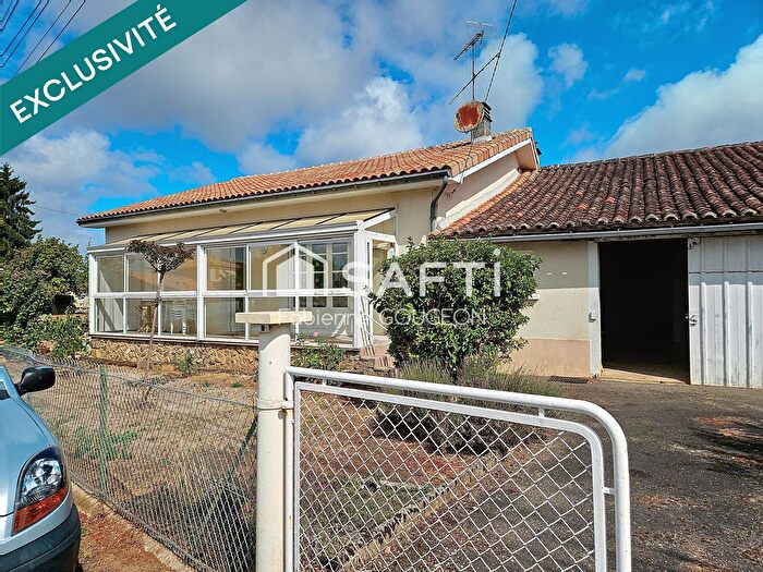 Maison à vendre - Montbron - 4 pièces - 3 chambres