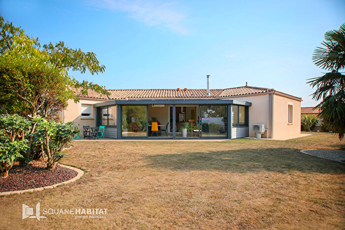 Maison à vendre - Beaurepaire - 6 pièces - 3 chambres