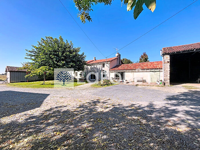 Maison à vendre - Courlay - 8 pièces - 5 chambres