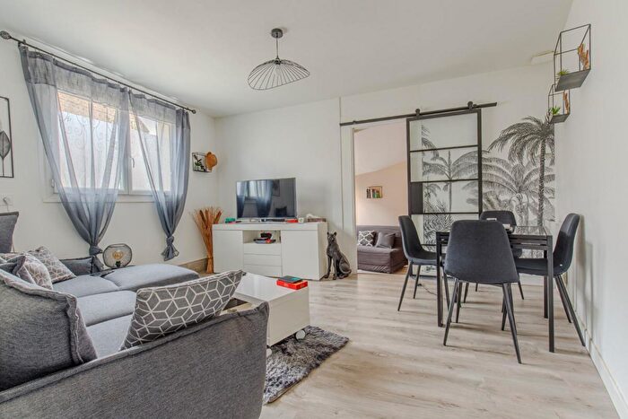 Maison à vendre - Oinville-sur-Montcient - 4 pièces - 2 chambres