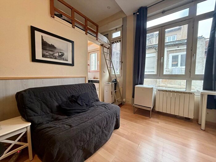 Appartement à louer - Crêt de Roc, Saint-Étienne - 1 pièce