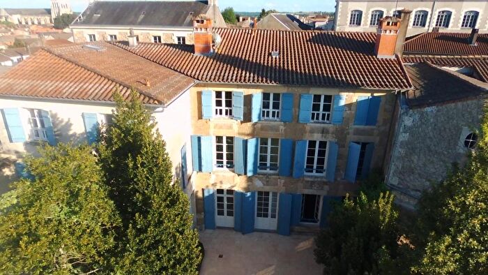 Maison 11 pièces à vendre à Saint-Maixent-lécole