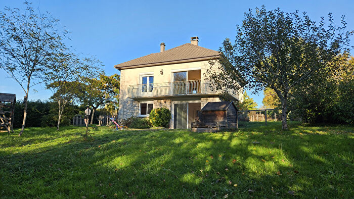 Maison à vendre - Ussac - 6 pièces - 4 chambres