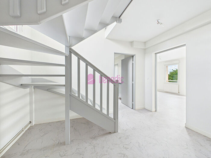 Saint-Privat-la-Montagne : Appartement 5 pièces à vendre