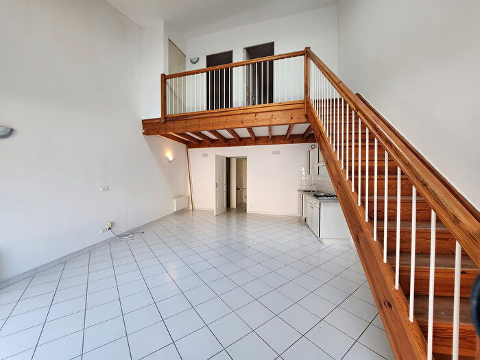 Maison 3 pièces à louer à Neffiès