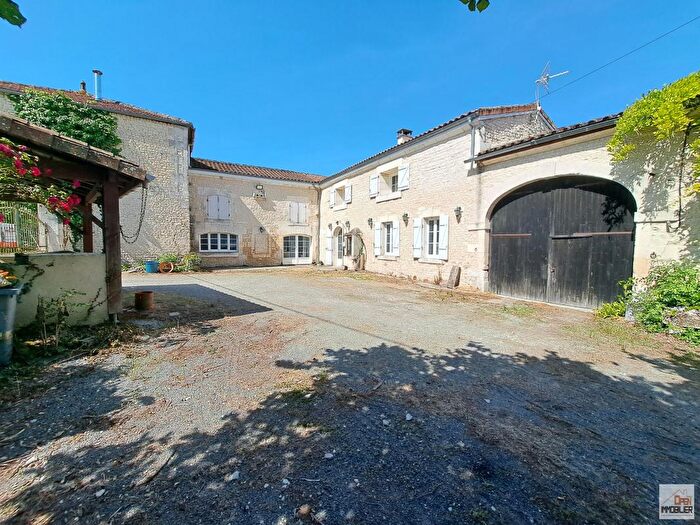 Maison 7 pièces à vendre - Criteuil-la-Magdeleine