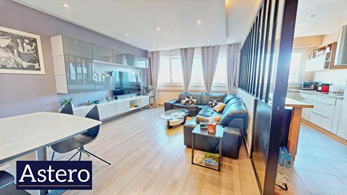 Appartement à vendre - Courbevoie, Gambetta, La Défense - 4 pièces - 3 chambres