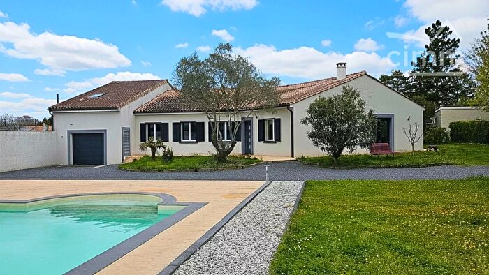 Saint-André-de-Cubzac : Maison 9 pièces à vendre