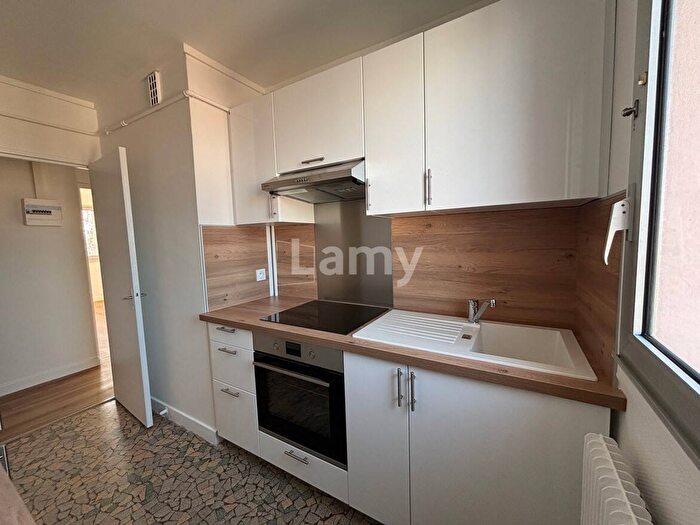 Appartement à louer - Eugene Spuller, Dijon - 3 pièces - 2 chambres