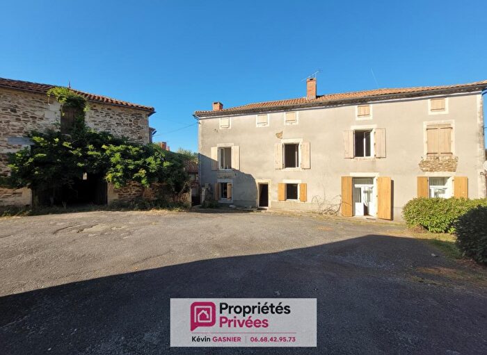 Maison 8 pièces à vendre à Cherves-Châtelars