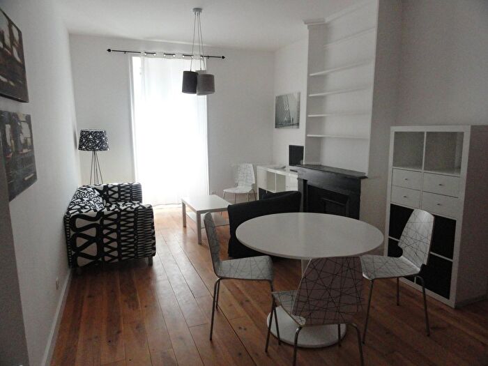 Appartement à louer - Villefranche-sur-Saône, Centre-ville - 2 pièces - 1 chambre