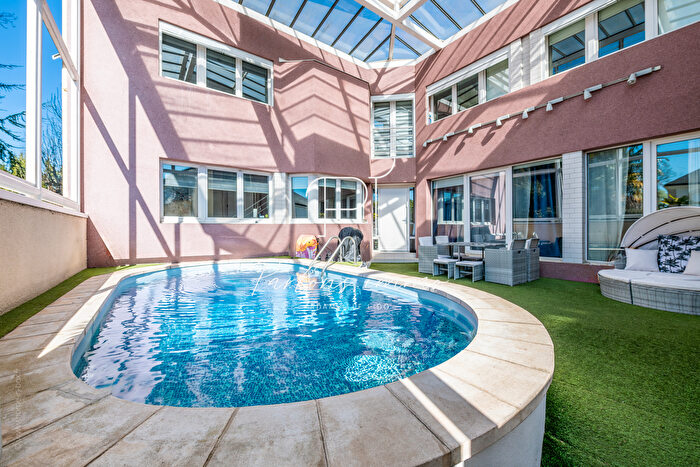 Maison à vendre - Chennevières-sur-Marne, Marne, Coteau Nord - 8 pièces - 5 chambres