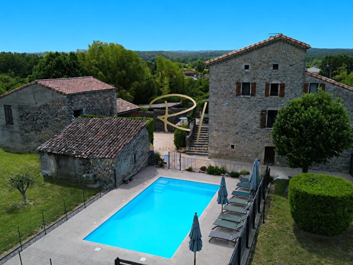 Maison 8 pièces à Grospierres, à vendre