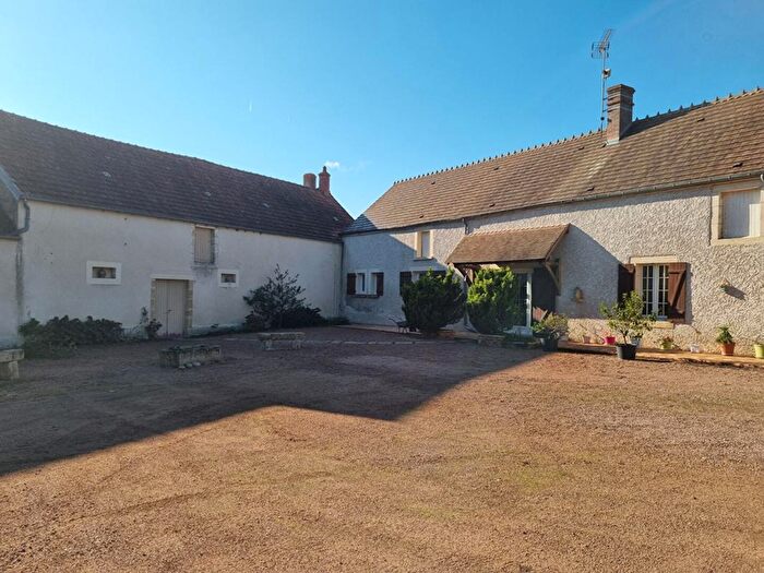 Maison à vendre - Saint-Amand-Montrond - 8 pièces - 5 chambres