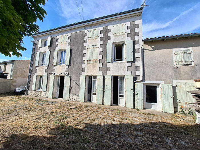 Maison 6 pièces à Mauzé-sur-le-Mignon, à vendre