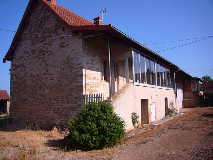 Maison à louer - La Chapelle-sous-Brancion - 5 pièces - 2 chambres