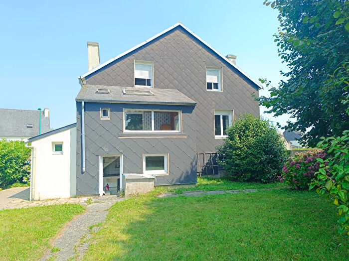 Maison à vendre - Plonévez-du-Faou - 7 pièces - 4 chambres