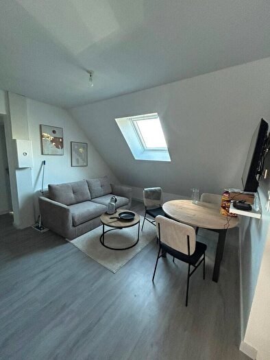 Appartement à louer - Jardins, Compiègne - 14 pièces - 11 chambres