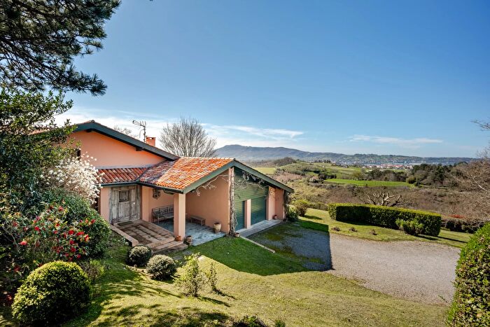 Maison à vendre - Urrugne - 6 pièces - 4 chambres