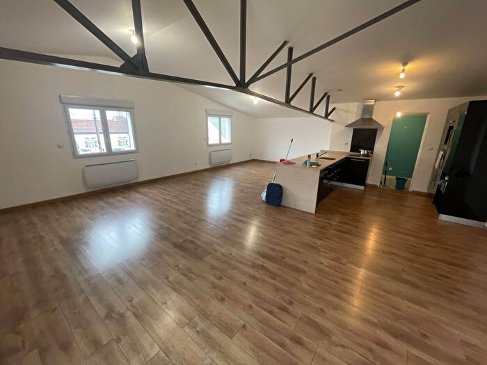 Appartement à louer - Fleury-les-Aubrais - 5 pièces - 4 chambres