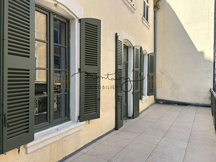 Appartement à louer - Nîmes - 4 pièces - 2 chambres