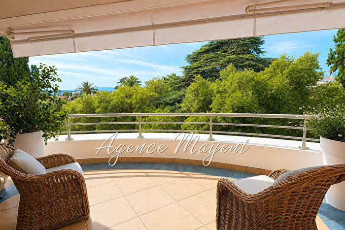 Appartement 4 pièces à vendre à Cannes, Californie Pezou