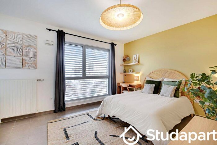 Appartement à louer - Pont de Flandre, Paris ème arrondissement - 1 pièce - 5 chambres