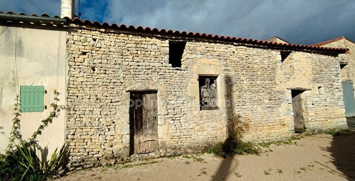 Maison à vendre - Saint-Fraigne - 2 pièces - 1 chambre