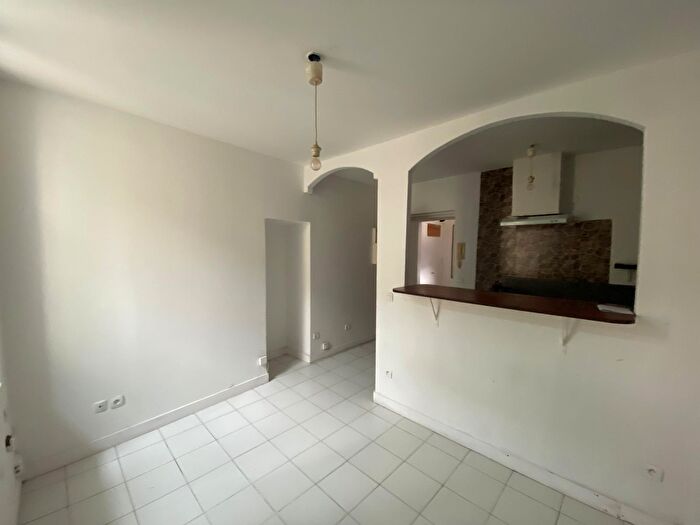 Appartement à louer - Lunel, Centre-ville, Gare - 2 pièces - 1 chambre