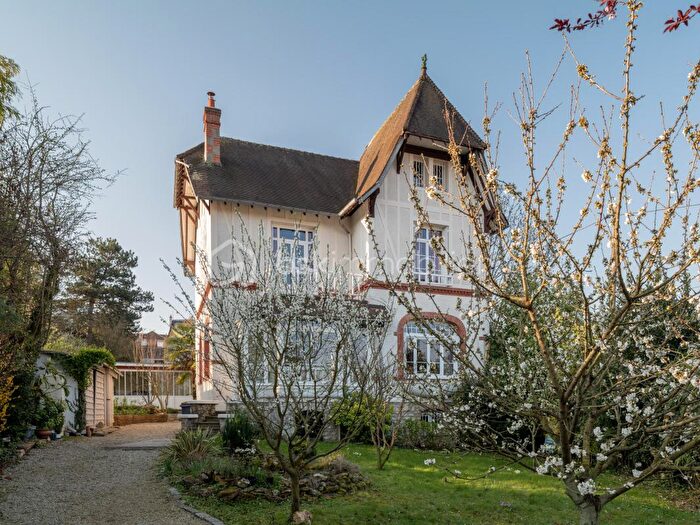 Maison 9 pièces à vendre à Combs-la-Ville, Gare