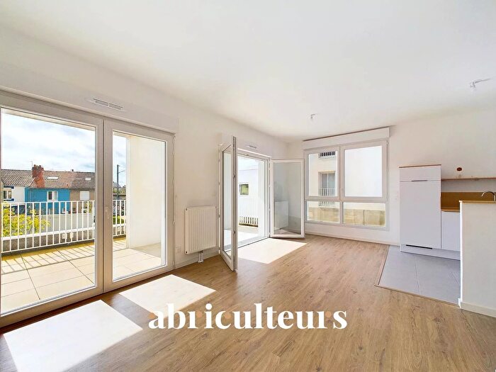 Maisons à vendre et appartements à louer - 1