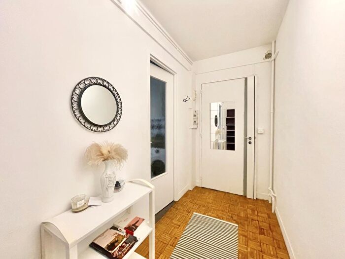 Appartement à louer - Sèvres, Centre-ville, Cristallerie, Manufacture, Danton - 2 pièces - 1 chambre