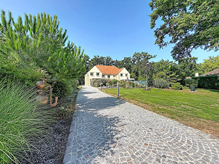 Lamorlaye : Maison 10 pièces à vendre