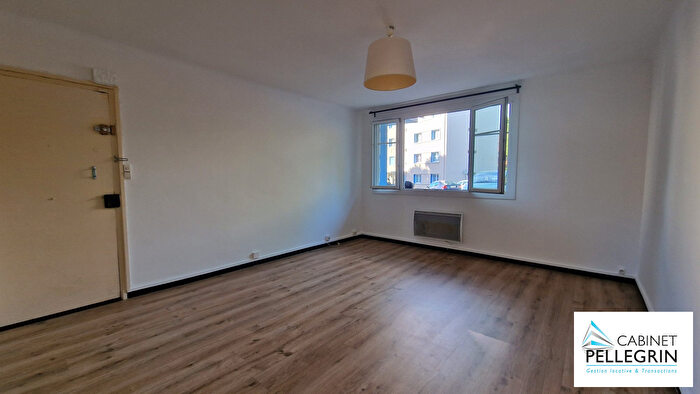 Appartement à louer - Marseille e , Saint-Barnabé - 3 pièces - 2 chambres