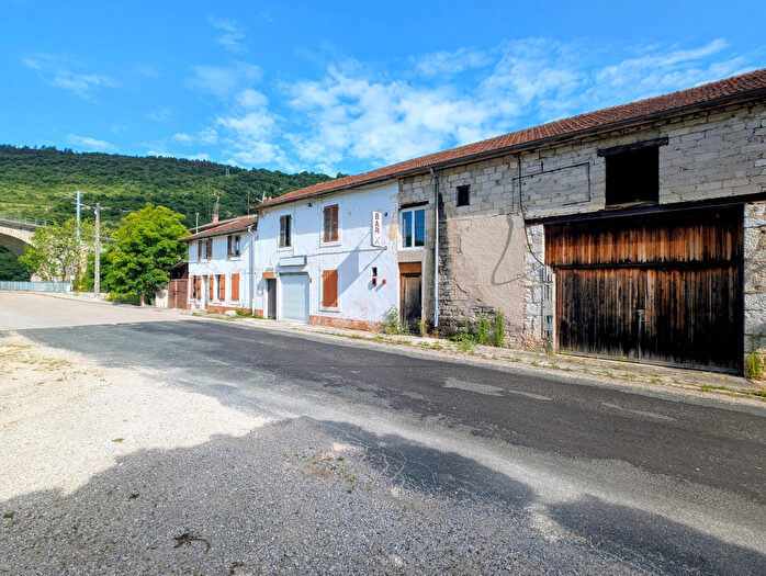 Bolozon - Maison 10 pièces à vendre