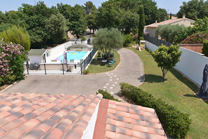 Maison à vendre - Saint-Victor-la-Coste - 6 pièces - 4 chambres