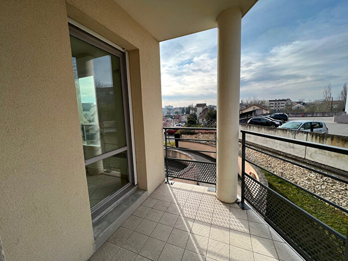 Appartement à louer - Melun, Rive de Seine, Sud - 2 pièces - 1 chambre