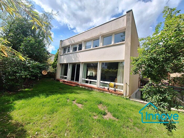 Maison 8 pièces à louer à Rueil, Le Chesnay-Rocquencourt