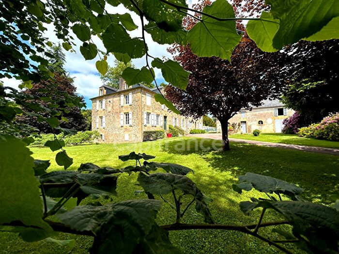 Maison 13 pièces à Lanouaille, à vendre