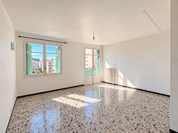 Appartement 3 pièces à Nice, Saint-Roch, à louer