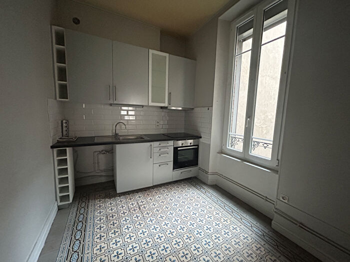 Appartement à louer - Reims, Centre-ville - 5 pièces - 3 chambres