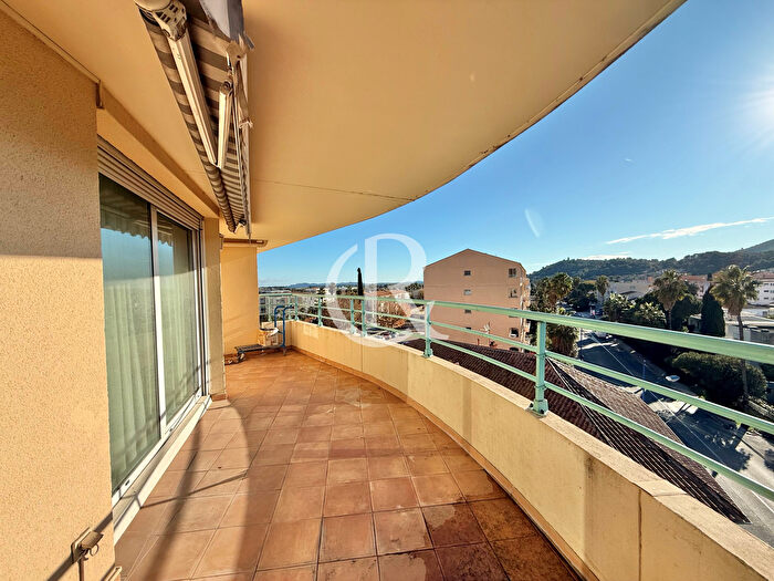 Appartement à vendre - Hyères, Gare, Godillot - 5 pièces - 3 chambres