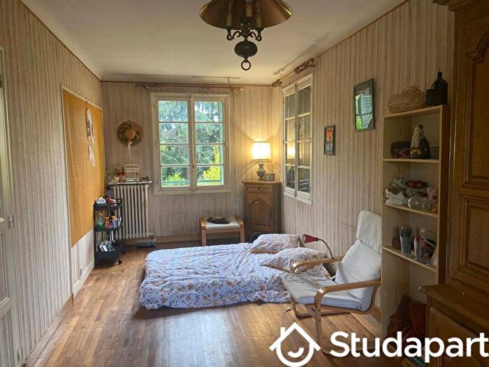 Haut Guichet-Centre Ouest, Orsay : Appartement 1 pièce à louer