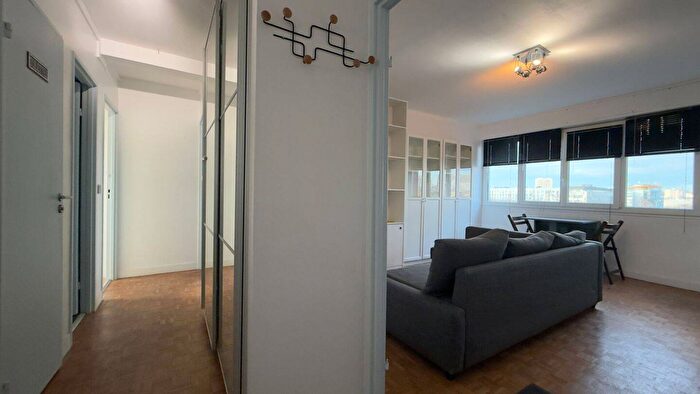 Appartement à louer - Danube-Porte des Lilas, Paris ème arrondissement - 3 pièces - 2 chambres