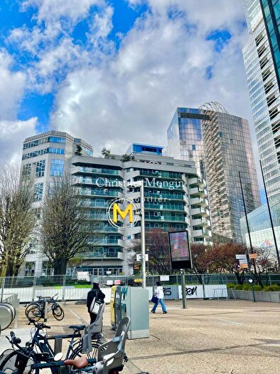 Appartement à louer - Gambetta, Courbevoie - 4 pièces - 3 chambres