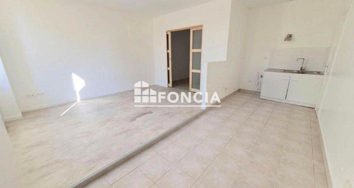 Saint Liesne-Centre Est, Melun : Appartement 2 pièces à louer