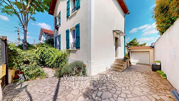 Noisy-le-Sec, Centre-ville, Mairie : Maison 5 pièces à vendre