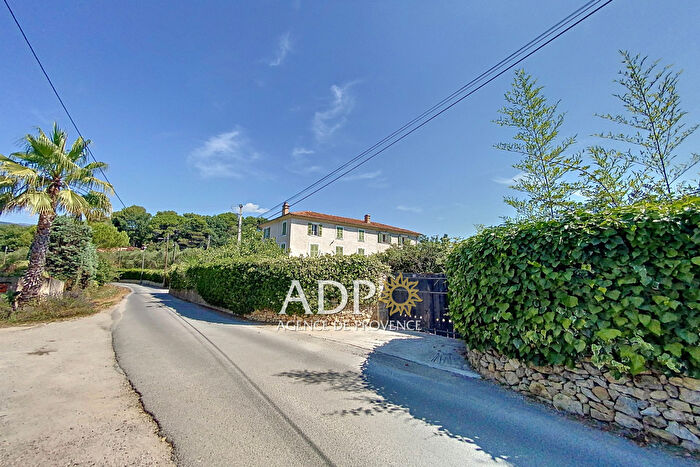 Appartement à louer - Grasse, Saint-Antoine, Aspres, Plascassier - 2 pièces - 1 chambre